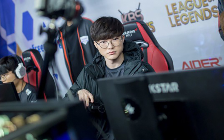 Faker: "HLV Kim nói về thói quen của các tuyển thủ DWG. Điều đó giúp ích khá nhiều cho chúng tôi ...