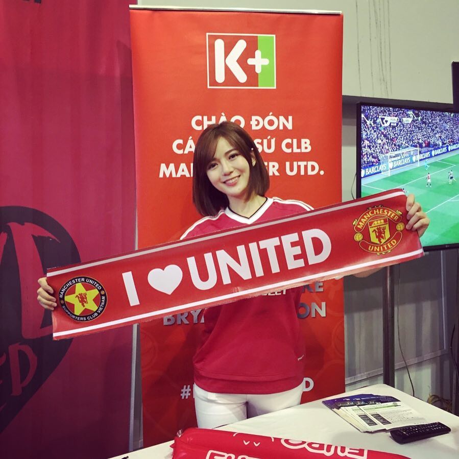 Fan girl Manchester United nóng bỏng nhất Việt Nam khoe mặt mộc đốn tim ...